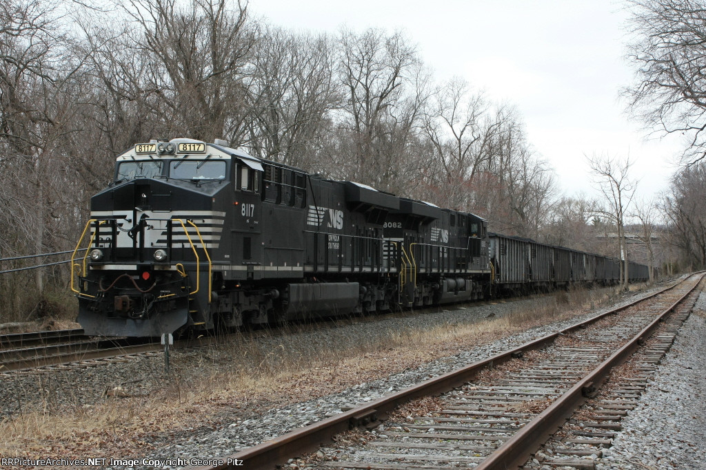 NS 8117 and train 862